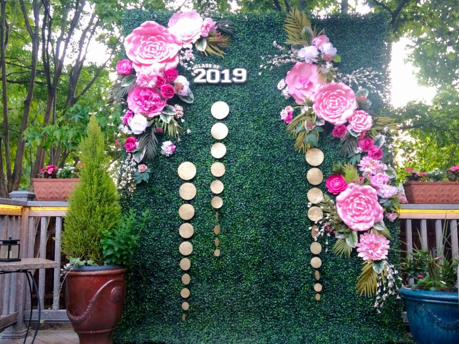 How to Make a Photo Backdrop with a Faux Boxwood Background