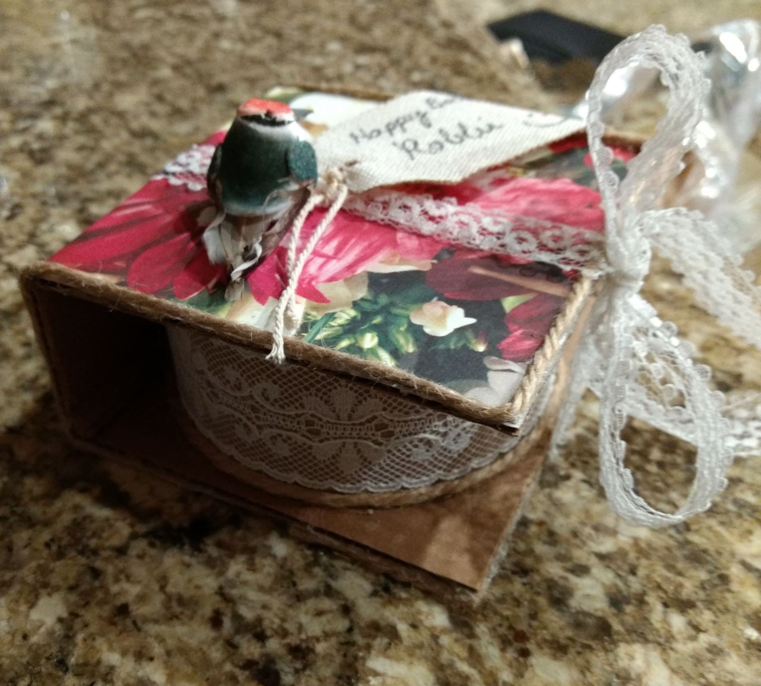 Gift Wrapping Ideas: Inspo for Unique Pkg from Upcycled Materials